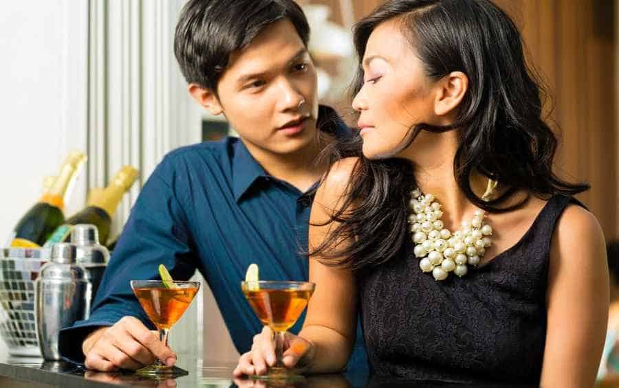 How to Approach a Woman in a Bar - Cool Dating Advice