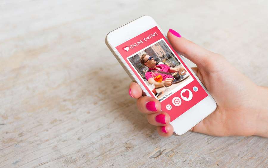 10 Tips on How to Date Online - Cool Dating Advice